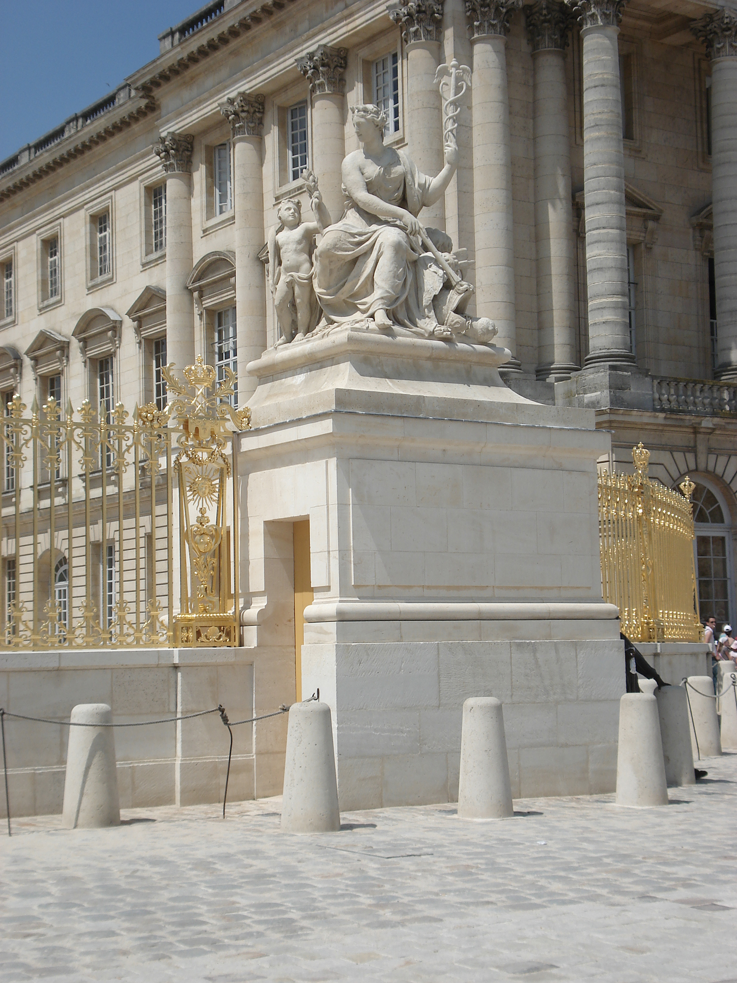 THE ROYAL RAILINGS – UK – HÉRÈS